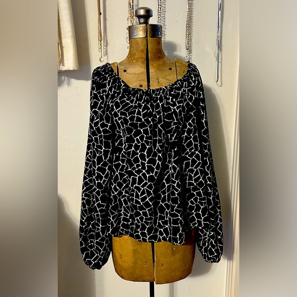 Sanctuary | Tops | Sanctuary Black And White Giraffe Blouse X Small 0 ...